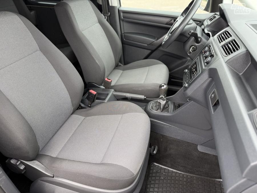 Grey Volkswagen Caddy 2015 in Vilnius, with an engine capacity of 2.00 L and mileage of 200 thousand km for 9500 €, photo 14 on AUTOMOTO.COM.LV