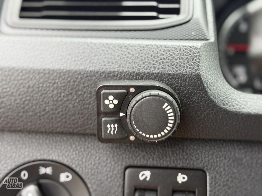 Grey Volkswagen Caddy 2015 in Vilnius, with an engine capacity of 2.00 L and mileage of 200 thousand km for 9500 €, photo 18 on AUTOMOTO.COM.LV