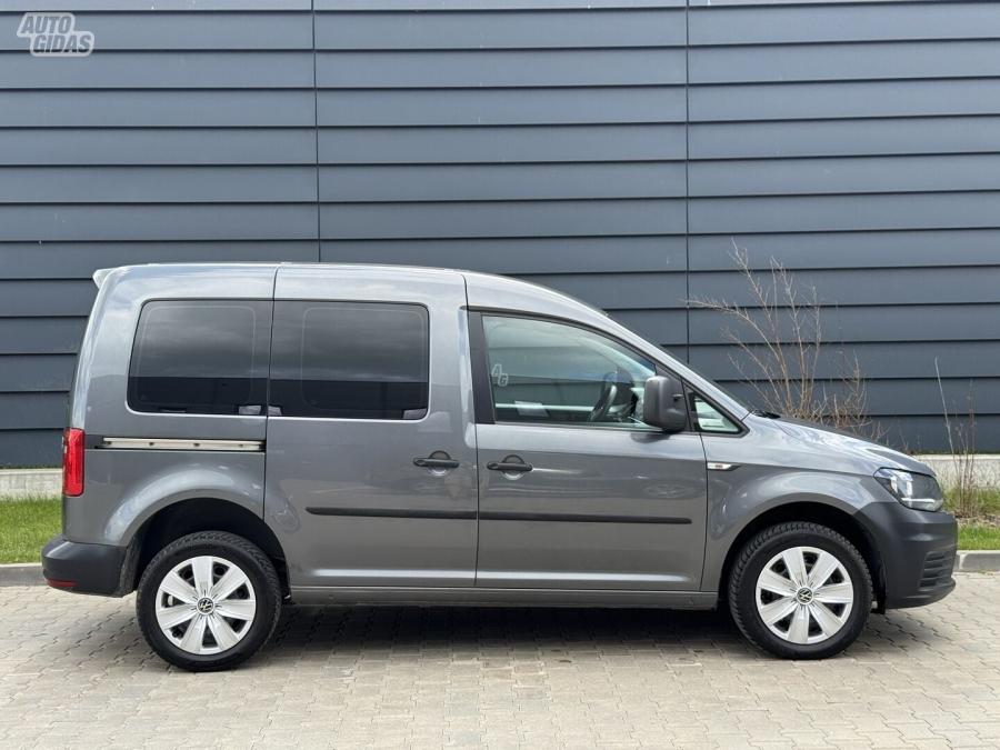 Pelēks Volkswagen Caddy 2015 Viļņa, ar dzinēja tilpumu 2.00 L un nobraukumu 159 tūkst. km par 10500 €, foto 1 vietnē AUTOMOTO.COM.LV