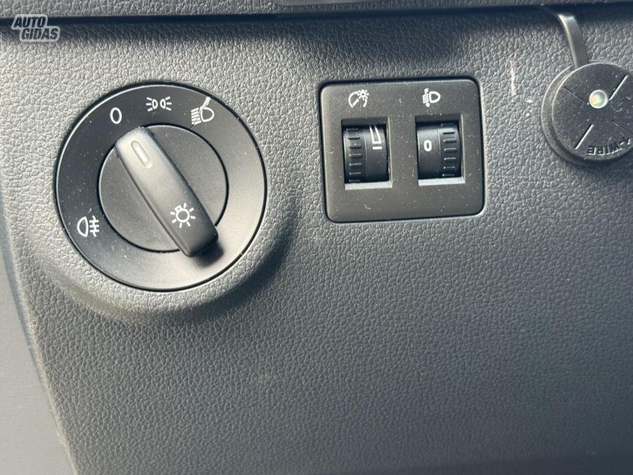 Pelēks Volkswagen Caddy 2015 Viļņa, ar dzinēja tilpumu 2.00 L un nobraukumu 159 tūkst. km par 10500 €, foto 16 vietnē AUTOMOTO.COM.LV