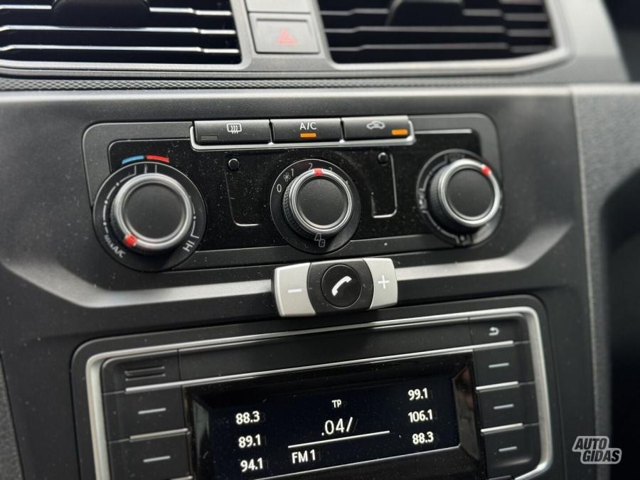 Pelēks Volkswagen Caddy 2015 Viļņa, ar dzinēja tilpumu 2.00 L un nobraukumu 159 tūkst. km par 10500 €, foto 24 vietnē AUTOMOTO.COM.LV