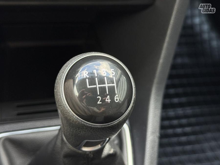 Pelēks Volkswagen Caddy 2015 Viļņa, ar dzinēja tilpumu 2.00 L un nobraukumu 159 tūkst. km par 10500 €, foto 26 vietnē AUTOMOTO.COM.LV