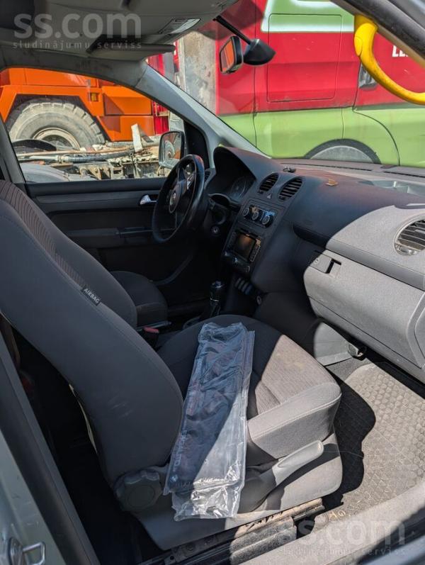 Pelēks Volkswagen Caddy 2015 Rīga, ar dzinēja tilpumu 2.00 L un nobraukumu 262 tūkst. km par 2600 €, foto 4 vietnē AUTOMOTO.COM.LV