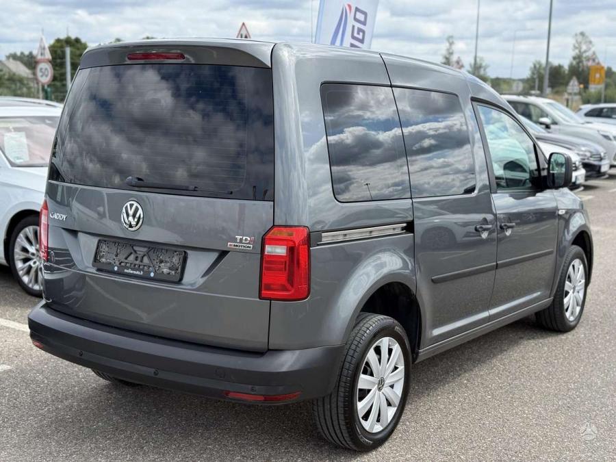 Pelēks Volkswagen Caddy 2015 Viļņa, ar dzinēja tilpumu 1.97 L un nobraukumu 201 tūkst. km par 9500 €, foto 4 vietnē AUTOMOTO.COM.LV