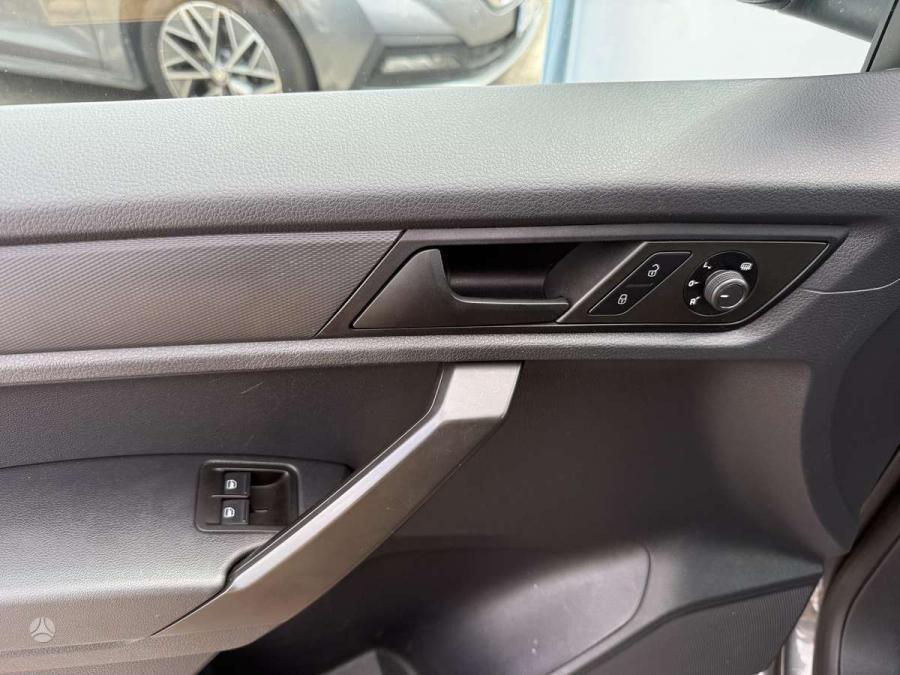 Pelēks Volkswagen Caddy 2015 Viļņa, ar dzinēja tilpumu 1.97 L un nobraukumu 201 tūkst. km par 9500 €, foto 17 vietnē AUTOMOTO.COM.LV