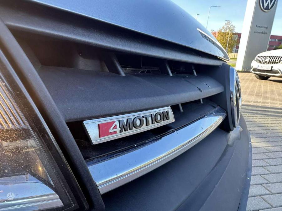 Grey Volkswagen Caddy 2015 in Siauliai, with an engine capacity of 1.97 L and mileage of 210 thousand km for 10900 €, photo 4 on AUTOMOTO.COM.LV