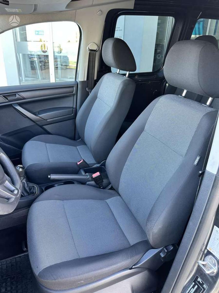 Grey Volkswagen Caddy 2015 in Siauliai, with an engine capacity of 1.97 L and mileage of 210 thousand km for 10900 €, photo 16 on AUTOMOTO.COM.LV