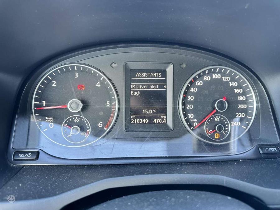 Grey Volkswagen Caddy 2015 in Siauliai, with an engine capacity of 1.97 L and mileage of 210 thousand km for 10900 €, photo 20 on AUTOMOTO.COM.LV