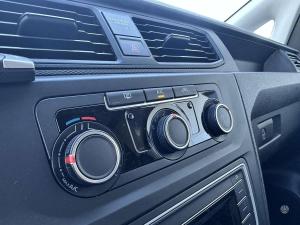Grey Volkswagen Caddy 2015 in Siauliai, with an engine capacity of 1.97 L and mileage of 210 thousand km for 10900 €, photo 22 on AUTOMOTO.COM.LV