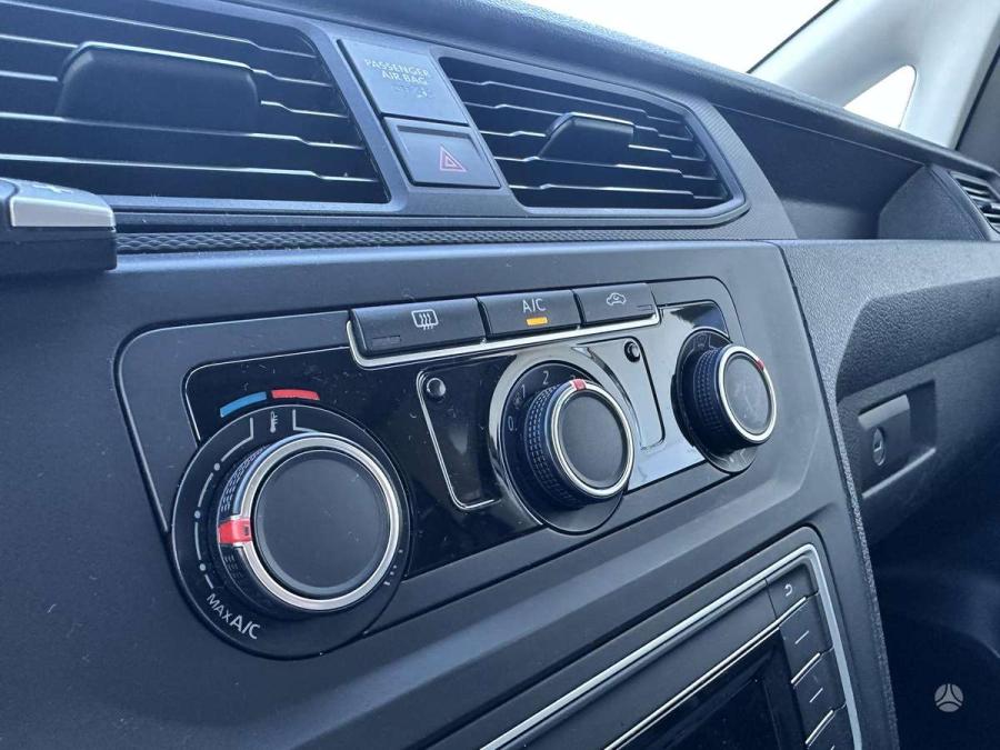 Grey Volkswagen Caddy 2015 in Siauliai, with an engine capacity of 1.97 L and mileage of 210 thousand km for 10900 €, photo 22 on AUTOMOTO.COM.LV