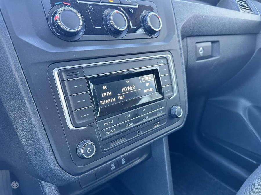 Grey Volkswagen Caddy 2015 in Siauliai, with an engine capacity of 1.97 L and mileage of 210 thousand km for 10900 €, photo 23 on AUTOMOTO.COM.LV