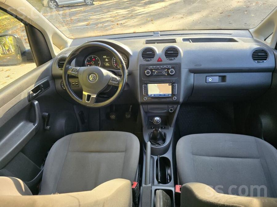 Grey Volkswagen Caddy 2015 in Riga, with an engine capacity of 1.50 L and mileage of 380 thousand km for 4250 €, photo 7 on AUTOMOTO.COM.LV