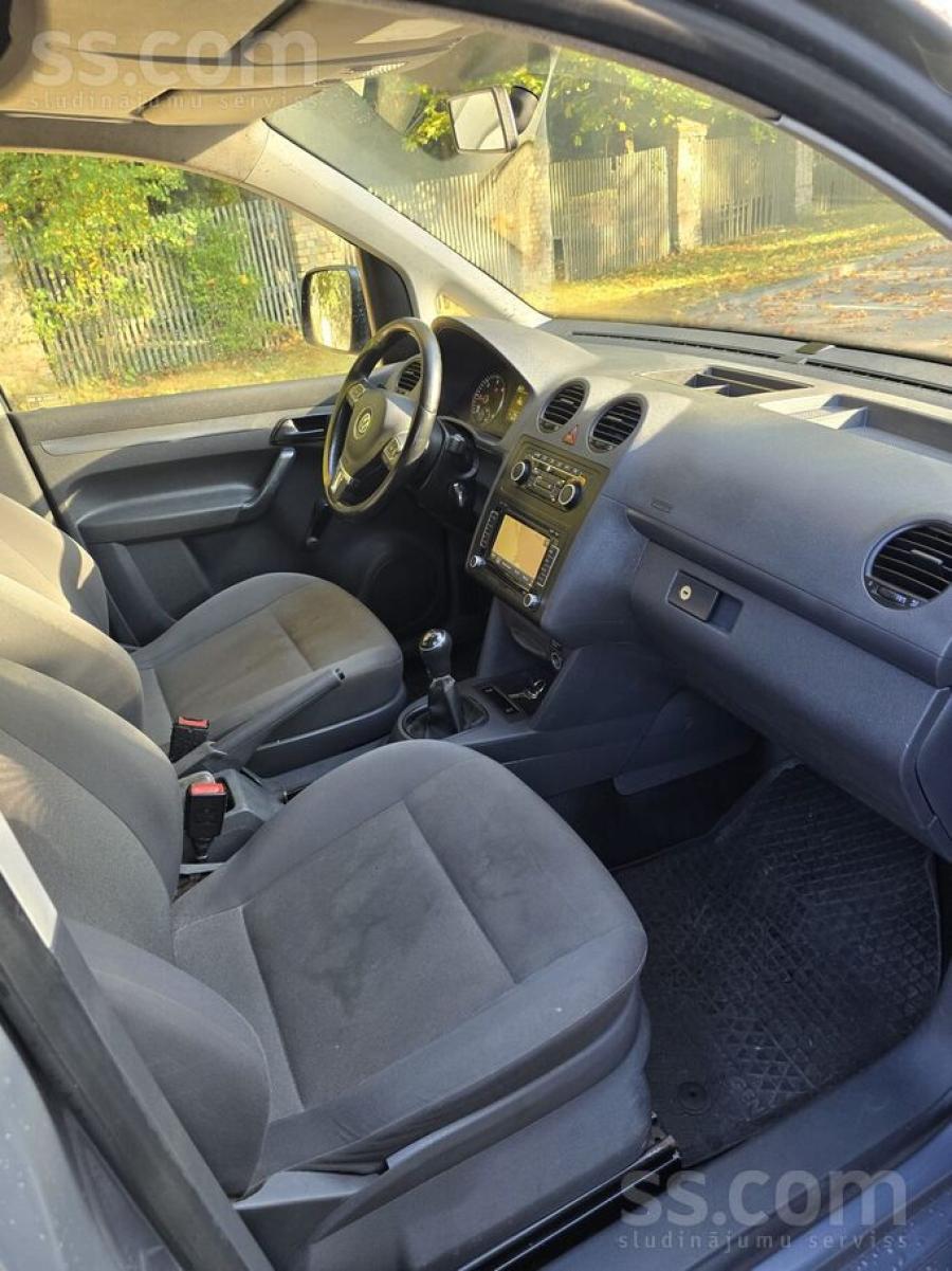 Grey Volkswagen Caddy 2015 in Riga, with an engine capacity of 1.50 L and mileage of 380 thousand km for 4250 €, photo 8 on AUTOMOTO.COM.LV