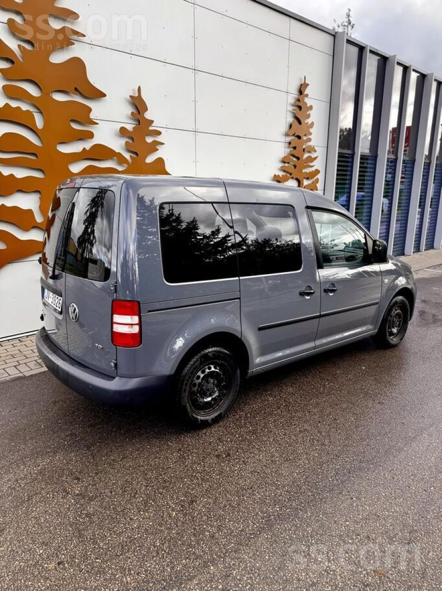 Grey Volkswagen Caddy 2015 in Riga, with an engine capacity of 1.60 L and mileage of 278 thousand km for 5000 €, photo 1 on AUTOMOTO.COM.LV
