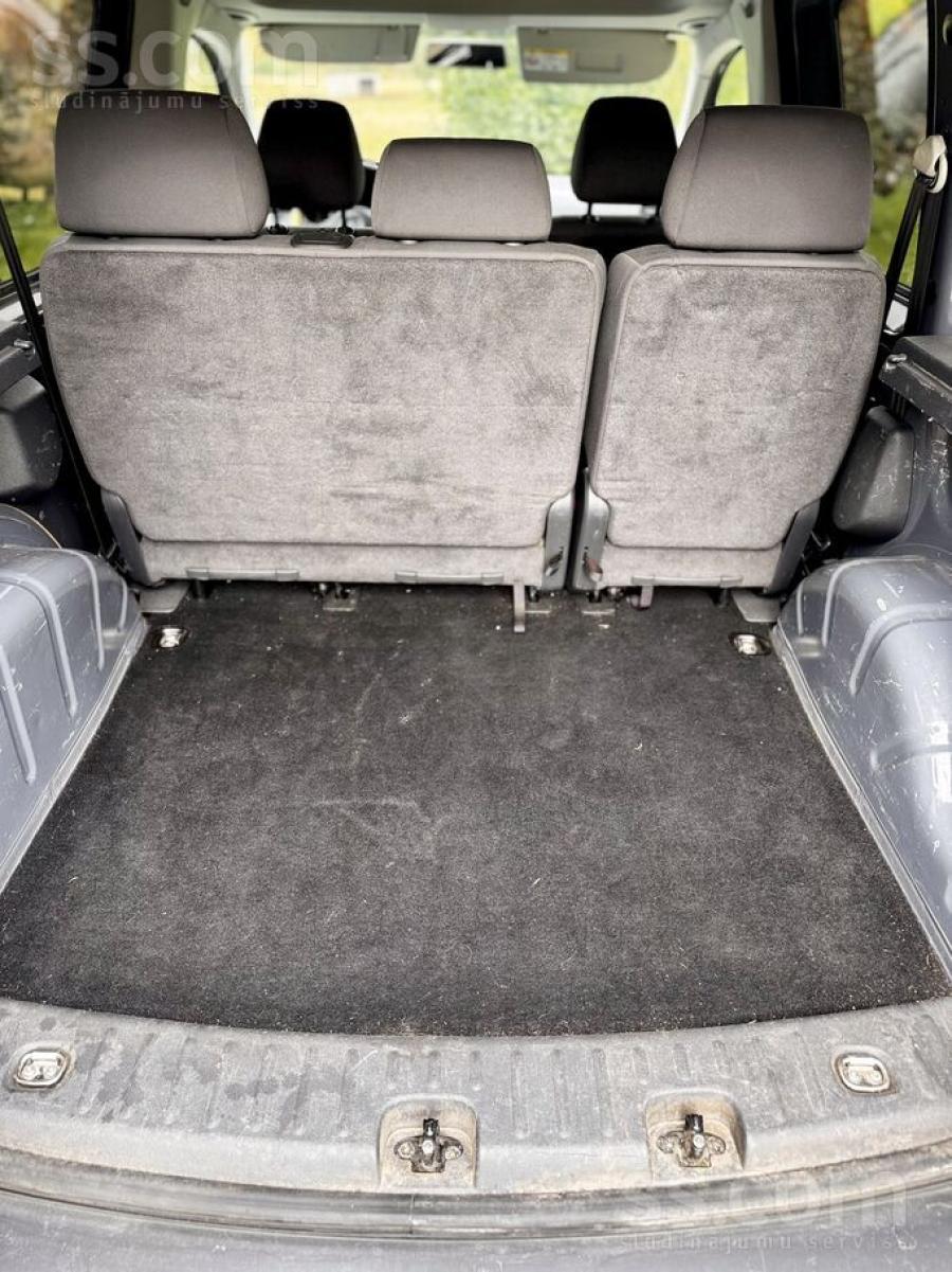 Grey Volkswagen Caddy 2015 in Riga, with an engine capacity of 1.60 L and mileage of 278 thousand km for 5000 €, photo 8 on AUTOMOTO.COM.LV