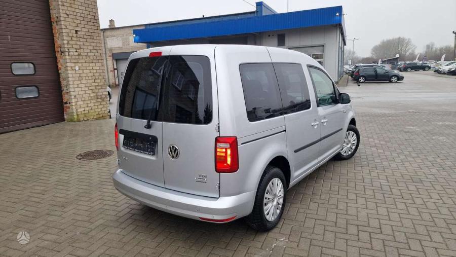 Grey Volkswagen Caddy 2016 in Kretinga, with an engine capacity of 1.97 L and mileage of 235 thousand km for 8900 €, photo 6 on AUTOMOTO.COM.LV