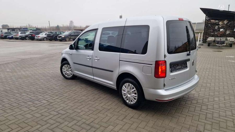 Grey Volkswagen Caddy 2016 in Kretinga, with an engine capacity of 1.97 L and mileage of 235 thousand km for 8900 €, photo 8 on AUTOMOTO.COM.LV