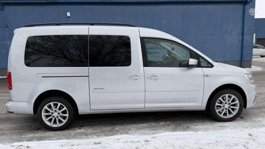 Grey Volkswagen Caddy 2016 in Marijampole, with an engine capacity of 1.97 L and mileage of 238 thousand km for 11500 €, photo 5 on AUTOMOTO.COM.LV