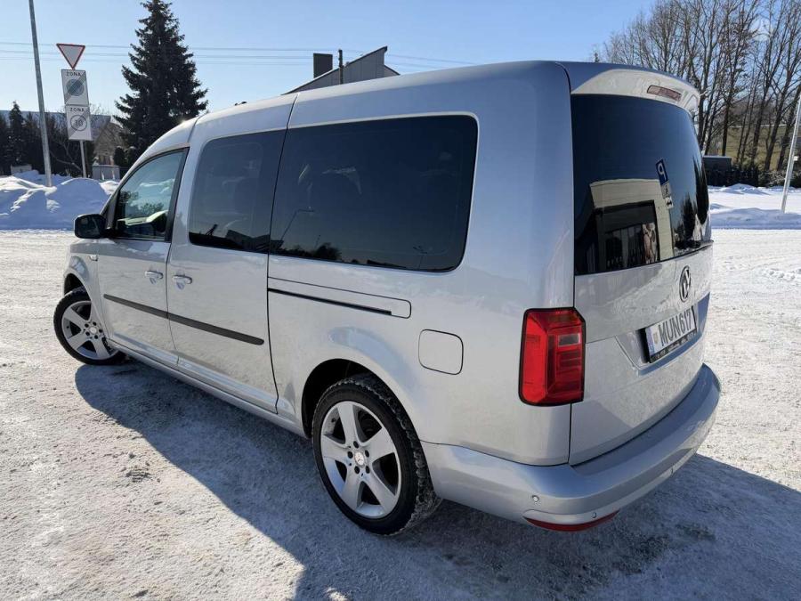 Grey Volkswagen Caddy 2016 in Kaunas, with an engine capacity of 2.00 L and mileage of 312 thousand km for 10800 €, photo 3 on AUTOMOTO.COM.LV