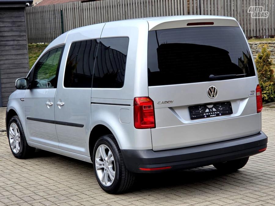 Grey Volkswagen Caddy 2016 in Vilnius, with an engine capacity of 2.00 L and mileage of 280 thousand km for 9150 €, photo 5 on AUTOMOTO.COM.LV