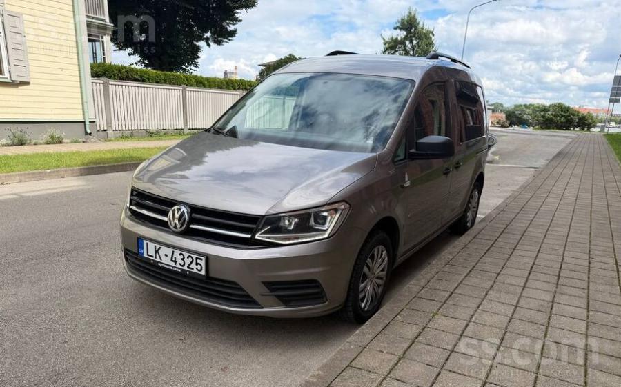 Grey Volkswagen Caddy 2016 in Riga, with an engine capacity of 2.00 L and mileage of 230 thousand km for 9600 €, photo 3 on AUTOMOTO.COM.LV