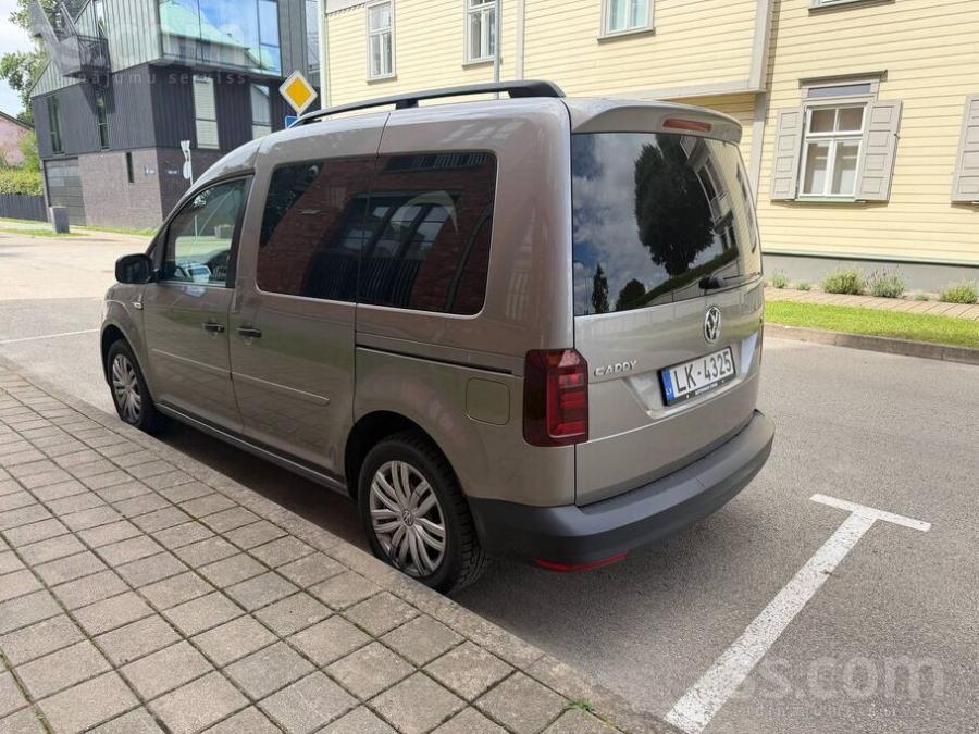 Grey Volkswagen Caddy 2016 in Riga, with an engine capacity of 2.00 L and mileage of 230 thousand km for 9600 €, photo 5 on AUTOMOTO.COM.LV
