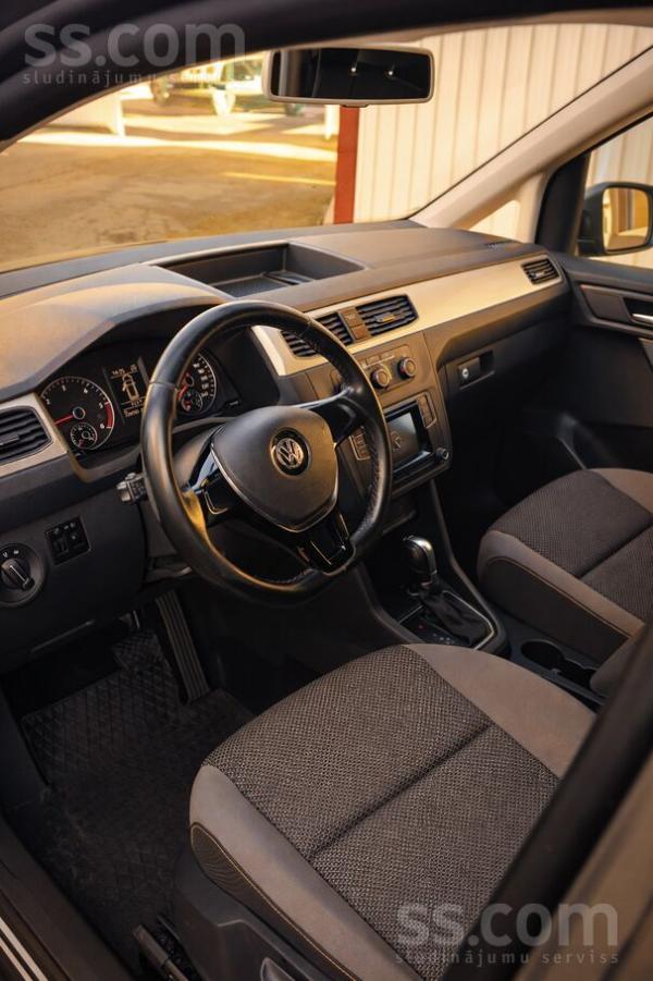 Grey Volkswagen Caddy 2016 in Riga, with an engine capacity of 2.00 L and mileage of 230 thousand km for 9600 €, photo 7 on AUTOMOTO.COM.LV