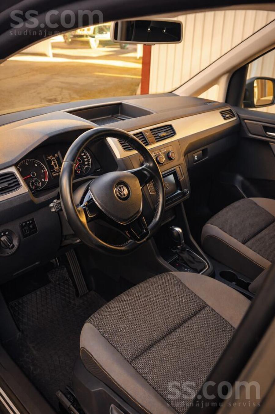 Grey Volkswagen Caddy 2016 in Riga, with an engine capacity of 2.00 L and mileage of 230 thousand km for 9600 €, photo 7 on AUTOMOTO.COM.LV