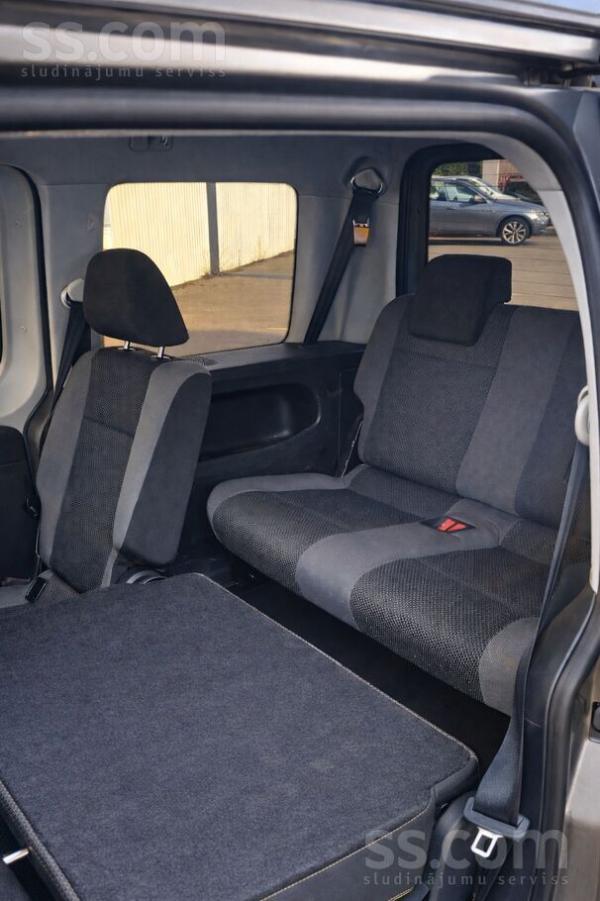 Grey Volkswagen Caddy 2016 in Riga, with an engine capacity of 2.00 L and mileage of 230 thousand km for 9600 €, photo 8 on AUTOMOTO.COM.LV