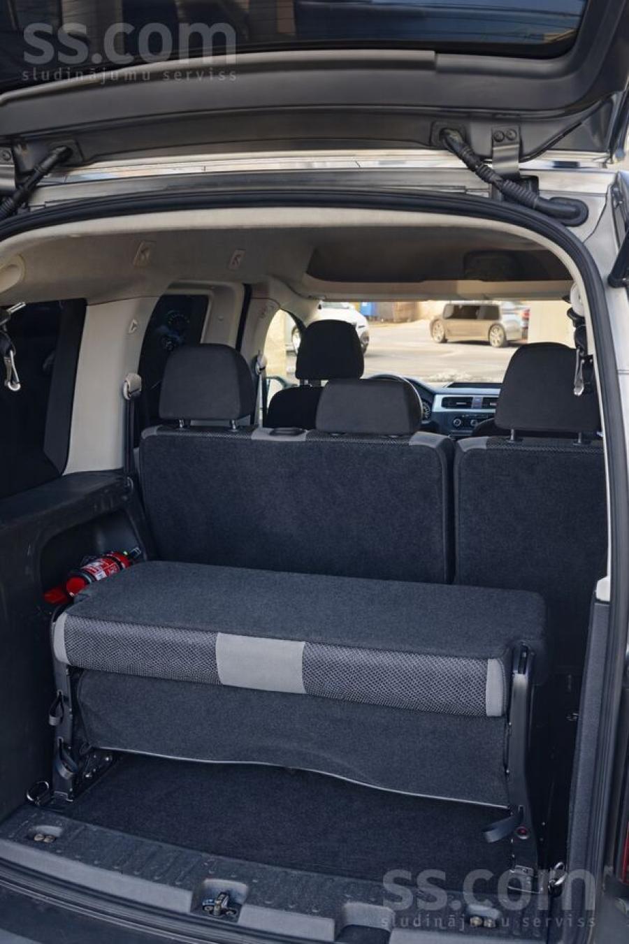 Grey Volkswagen Caddy 2016 in Riga, with an engine capacity of 2.00 L and mileage of 230 thousand km for 9600 €, photo 9 on AUTOMOTO.COM.LV