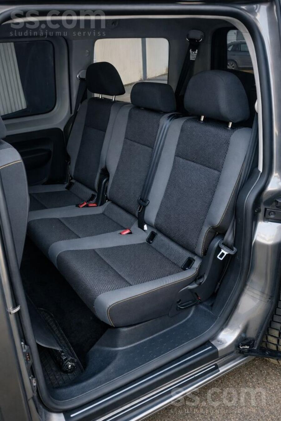 Grey Volkswagen Caddy 2016 in Riga, with an engine capacity of 2.00 L and mileage of 230 thousand km for 9600 €, photo 10 on AUTOMOTO.COM.LV