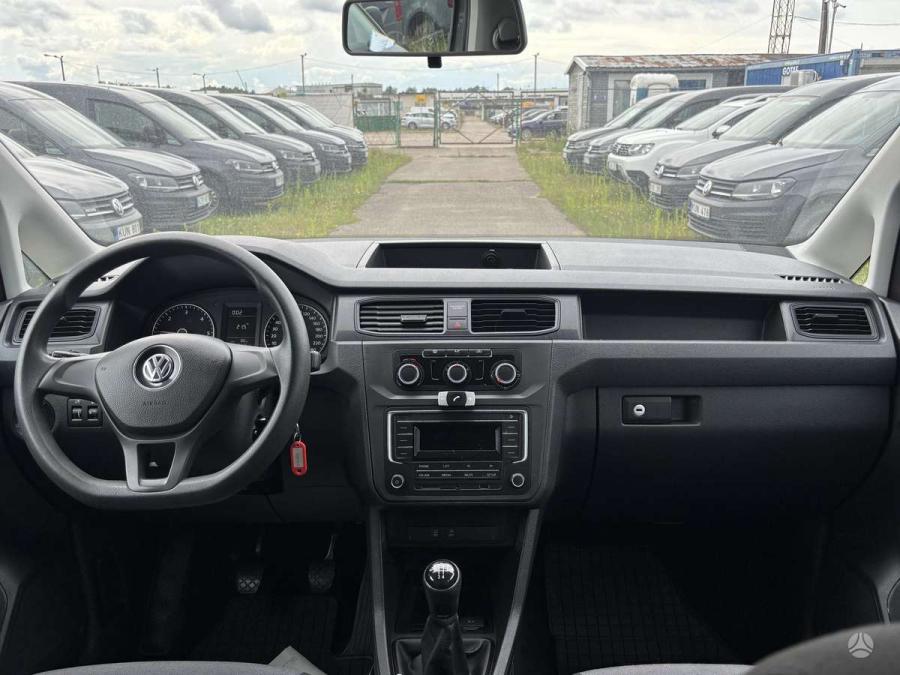 Pelēks Volkswagen Caddy 2016 Viļņa, ar dzinēja tilpumu 1.97 L un nobraukumu 132 tūkst. km par 7000 €, foto 9 vietnē AUTOMOTO.COM.LV