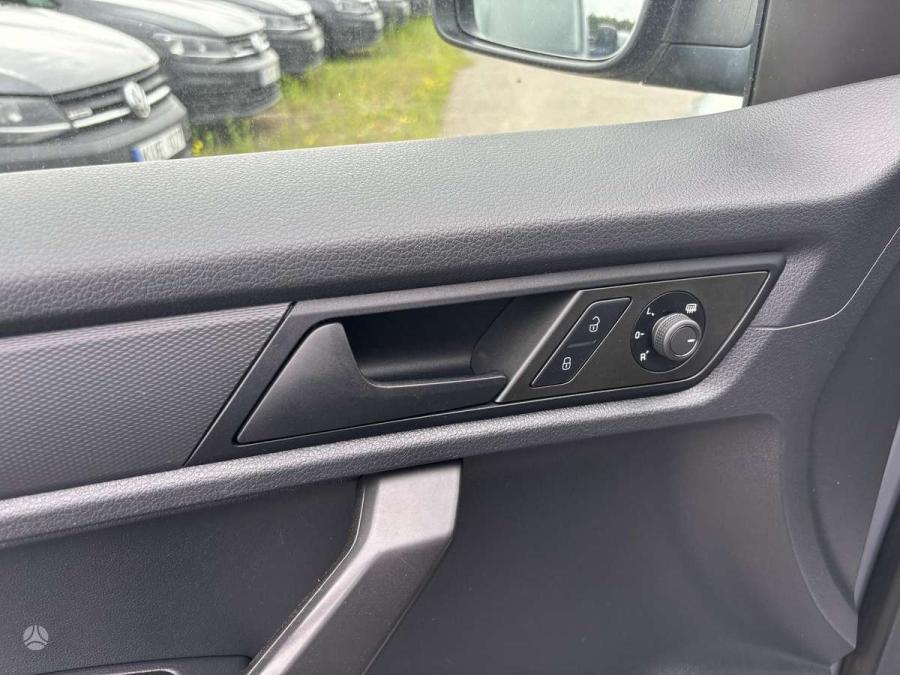 Pelēks Volkswagen Caddy 2016 Viļņa, ar dzinēja tilpumu 1.97 L un nobraukumu 132 tūkst. km par 7000 €, foto 15 vietnē AUTOMOTO.COM.LV