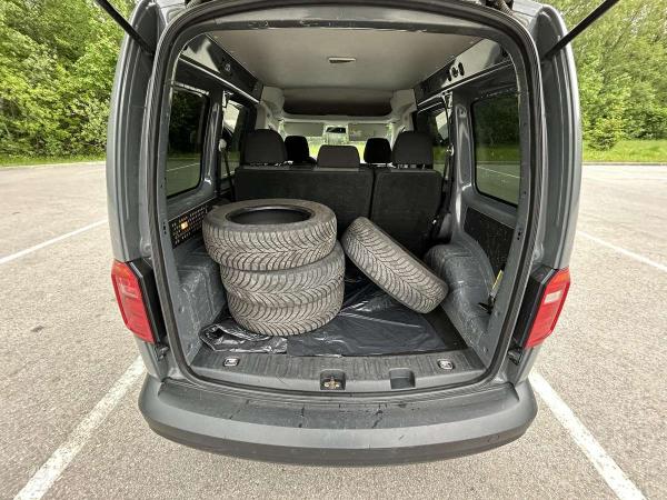 Pelēks Volkswagen Caddy 2016 Elektrėnai, ar dzinēja tilpumu 1.97 L un nobraukumu 362 tūkst. km par 6200 €, foto 9 vietnē AUTOMOTO.COM.LV
