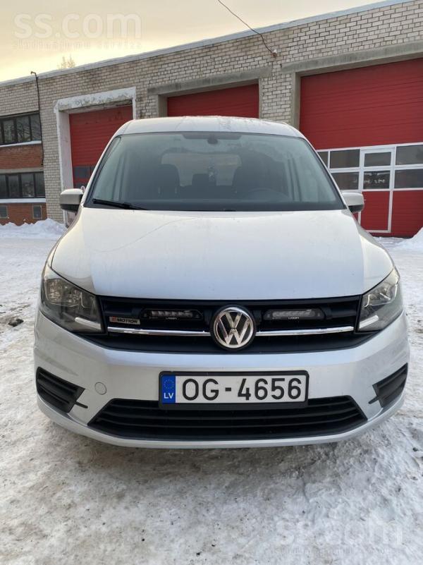 Grey Volkswagen Caddy 2016 in Ventspils, with an engine capacity of 2.00 L and mileage of 296 thousand km for 12500 €, photo 3 on AUTOMOTO.COM.LV