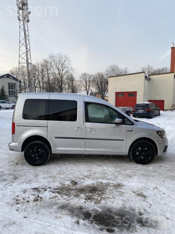 Grey Volkswagen Caddy 2016 in Ventspils, with an engine capacity of 2.00 L and mileage of 296 thousand km for 12500 €, photo 4 on AUTOMOTO.COM.LV