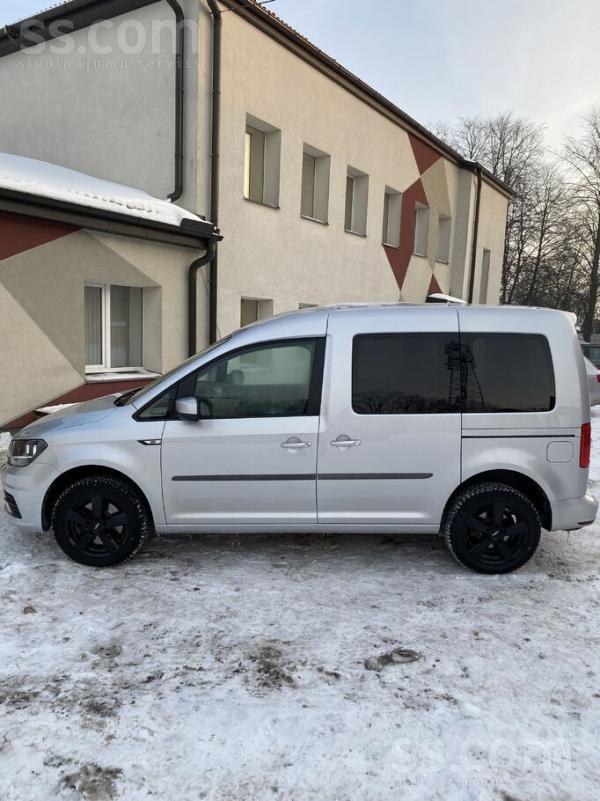 Grey Volkswagen Caddy 2016 in Ventspils, with an engine capacity of 2.00 L and mileage of 296 thousand km for 12500 €, photo 5 on AUTOMOTO.COM.LV