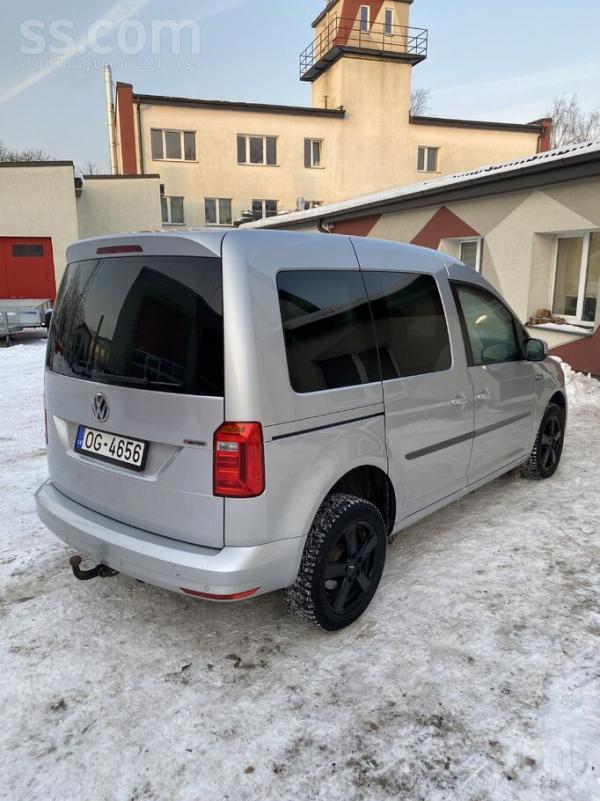 Grey Volkswagen Caddy 2016 in Ventspils, with an engine capacity of 2.00 L and mileage of 296 thousand km for 12500 €, photo 6 on AUTOMOTO.COM.LV