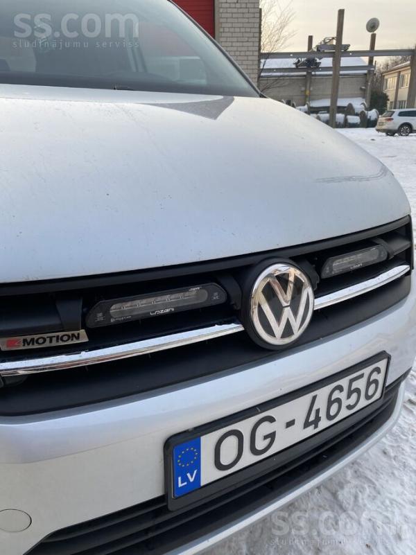 Grey Volkswagen Caddy 2016 in Ventspils, with an engine capacity of 2.00 L and mileage of 296 thousand km for 12500 €, photo 9 on AUTOMOTO.COM.LV
