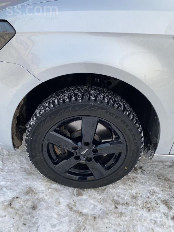Grey Volkswagen Caddy 2016 in Ventspils, with an engine capacity of 2.00 L and mileage of 296 thousand km for 12500 €, photo 10 on AUTOMOTO.COM.LV