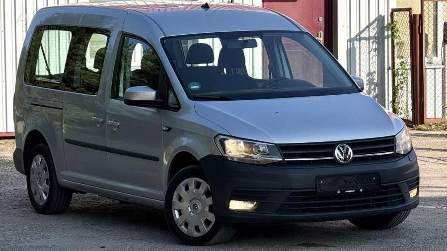 Grey Volkswagen Caddy 2016 in Ukmerge, with an engine capacity of 1.97 L and mileage of 445 thousand km for 4600 €, photo 3 on AUTOMOTO.COM.LV