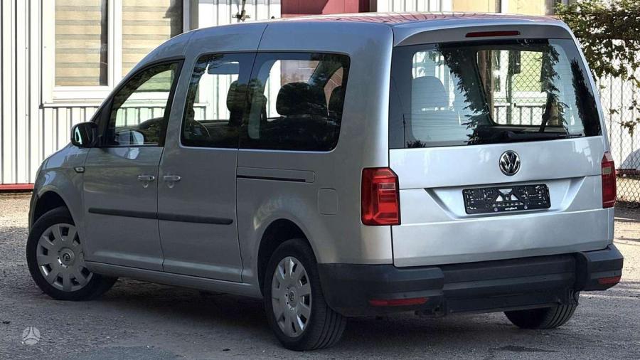 Grey Volkswagen Caddy 2016 in Ukmerge, with an engine capacity of 1.97 L and mileage of 445 thousand km for 4600 €, photo 5 on AUTOMOTO.COM.LV