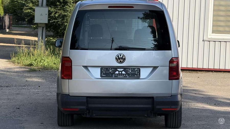 Grey Volkswagen Caddy 2016 in Ukmerge, with an engine capacity of 1.97 L and mileage of 445 thousand km for 4600 €, photo 9 on AUTOMOTO.COM.LV