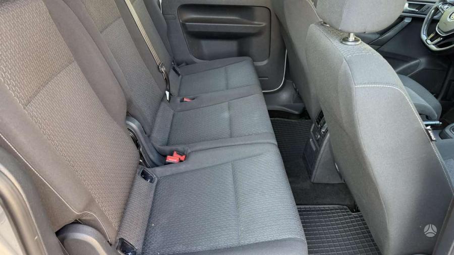 Grey Volkswagen Caddy 2016 in Ukmerge, with an engine capacity of 1.97 L and mileage of 445 thousand km for 4600 €, photo 18 on AUTOMOTO.COM.LV