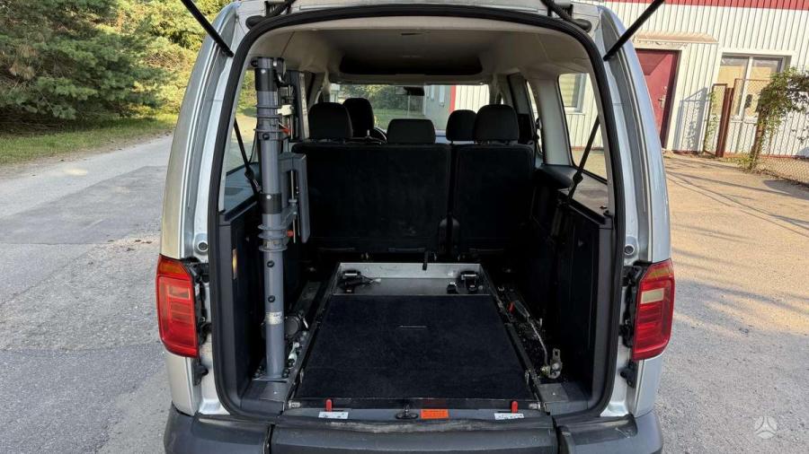 Grey Volkswagen Caddy 2016 in Ukmerge, with an engine capacity of 1.97 L and mileage of 445 thousand km for 4600 €, photo 20 on AUTOMOTO.COM.LV