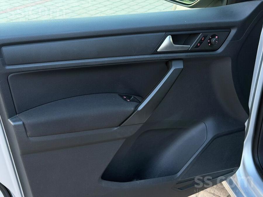 Pelēks Volkswagen Caddy 2016 Ventspils, ar dzinēja tilpumu 2.00 L un nobraukumu 295 tūkst. km par 10500 €, foto 9 vietnē AUTOMOTO.COM.LV