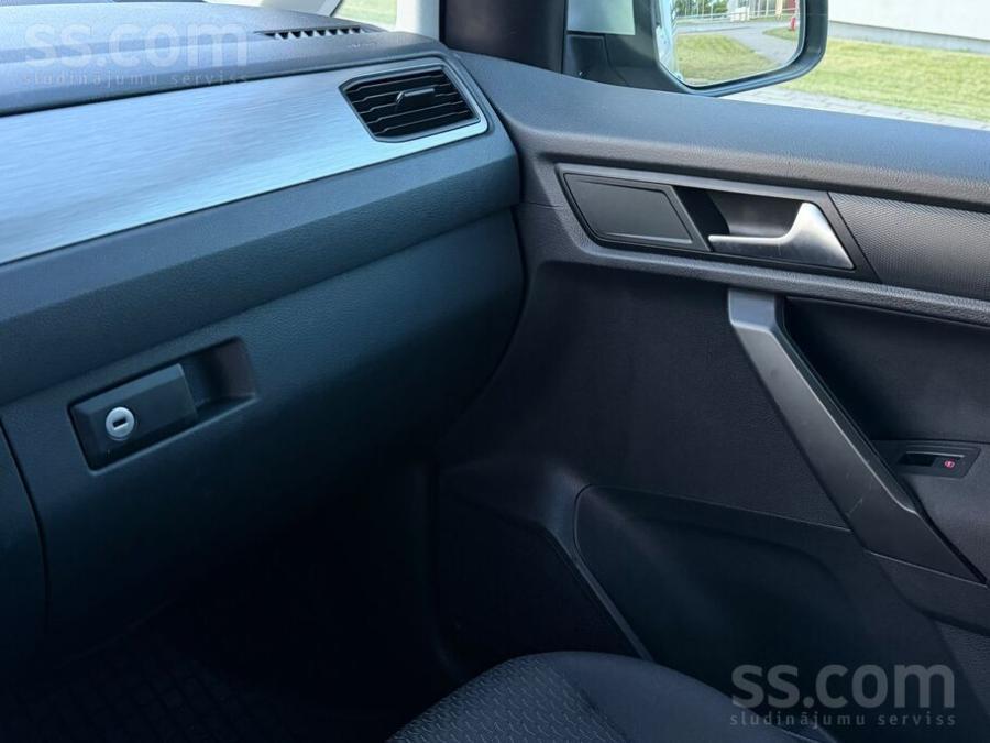 Pelēks Volkswagen Caddy 2016 Ventspils, ar dzinēja tilpumu 2.00 L un nobraukumu 295 tūkst. km par 10500 €, foto 30 vietnē AUTOMOTO.COM.LV