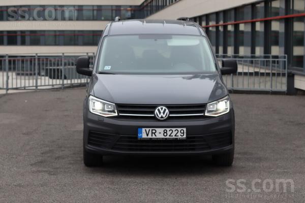Grey Volkswagen Caddy 2017 in Riga, with an engine capacity of 2.00 L and mileage of 259 thousand km for 11380 €, photo 2 on AUTOMOTO.COM.LV