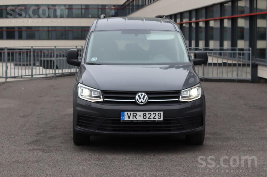 Grey Volkswagen Caddy 2017 in Riga, with an engine capacity of 2.00 L and mileage of 259 thousand km for 11380 €, photo 2 on AUTOMOTO.COM.LV