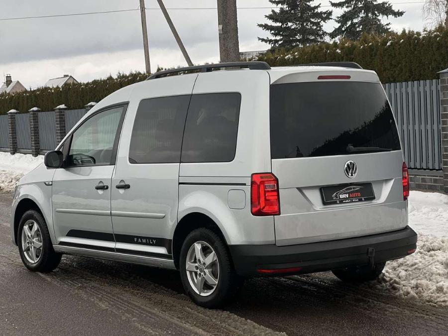 Grey Volkswagen Caddy 2017 in Kedainiai, with an engine capacity of 1.97 L and mileage of 263 thousand km for 10300 €, photo 9 on AUTOMOTO.COM.LV